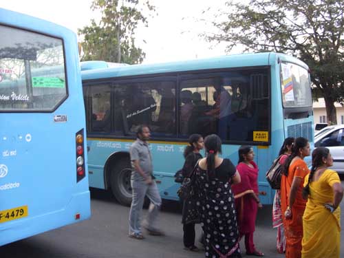 Student bus pass: BMTC caught unprepared as it tries to go digital - Citizen Matters