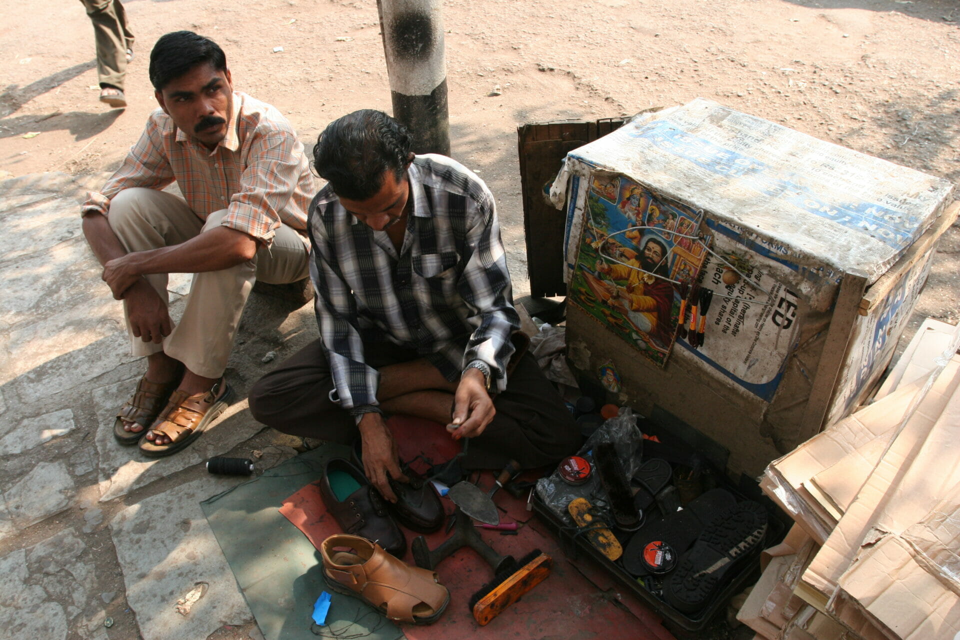 Ever-present but ignored, shoeshine workers fight for their place at railway stations - Citizen ...