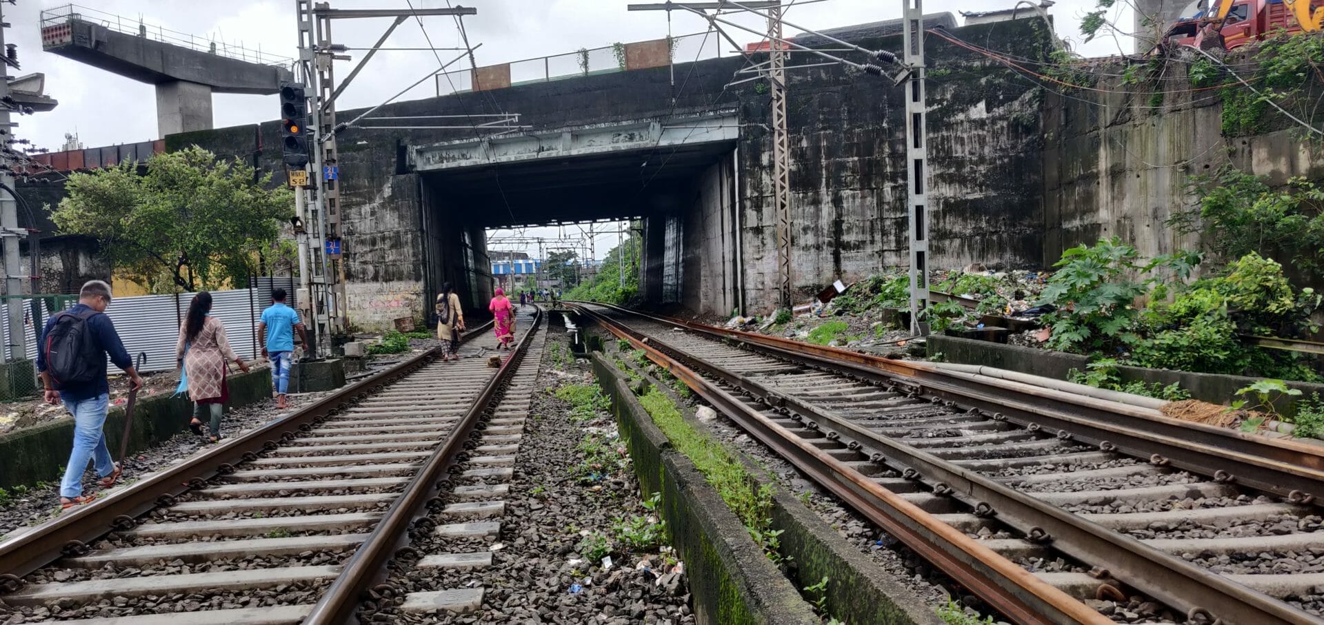 Mumbai Buzz: 2950 deaths on railway tracks | Air show enthrals ...