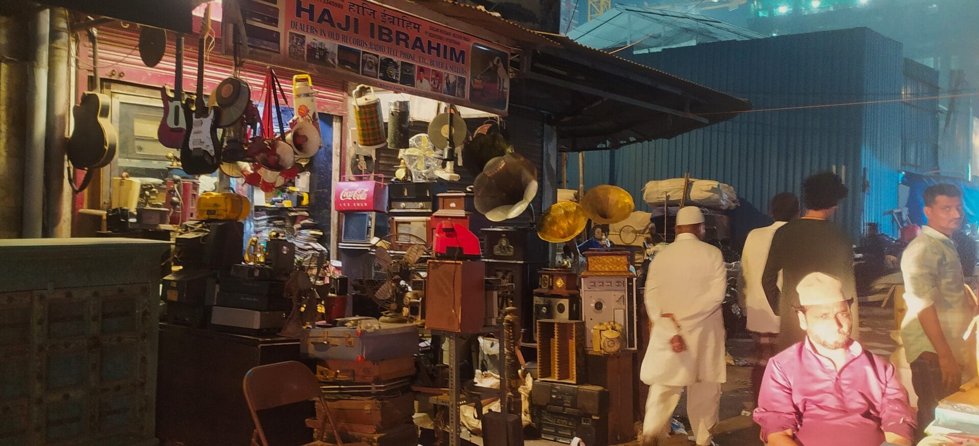 Chor Bazaar's bittersweet move to swanky shopping plaza - Citizen Matters